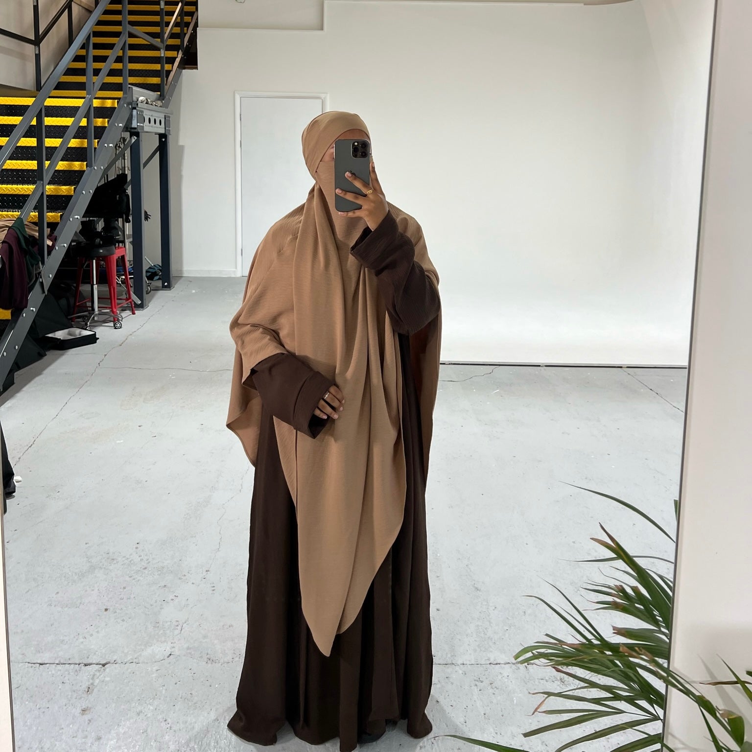 Extra Long Crepe Cream Khimar with Niqab Ties – The Abaya Company London