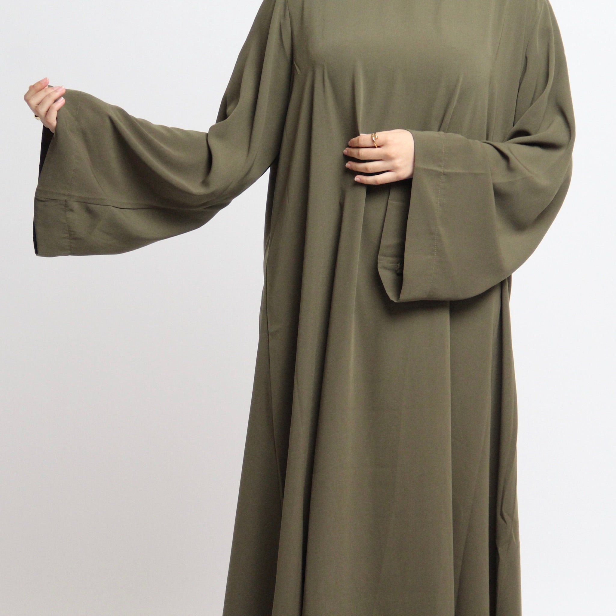 Closed Abayas – The Abaya Company London